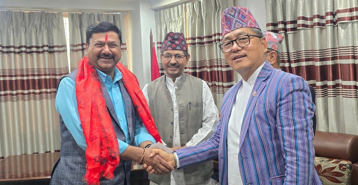 एमालेका रेग्मी राप्रपा प्रवेश | Nagarik News